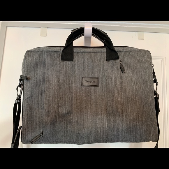Targus | Bags | Laptop Crossbody Tote | Poshmark